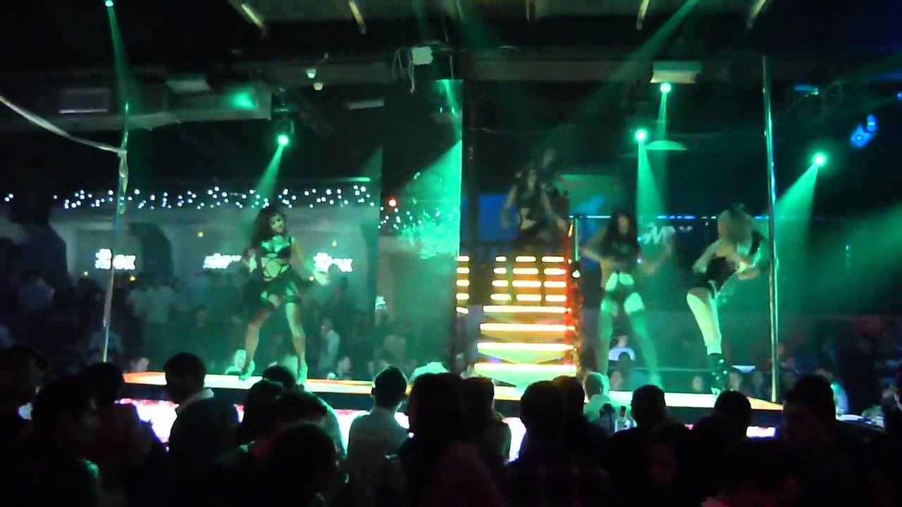 Andreea Balan Christmas Party Intro colaj Club Maxx 25 12 2011 - YouTube