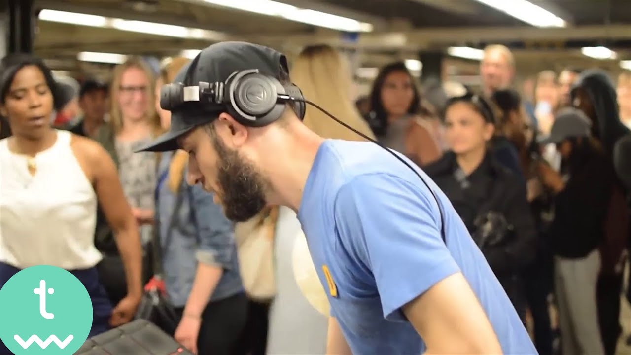 DJ STARTS IMPROMPTU DANCE PARTY ON NY SUBWAY - YouTube