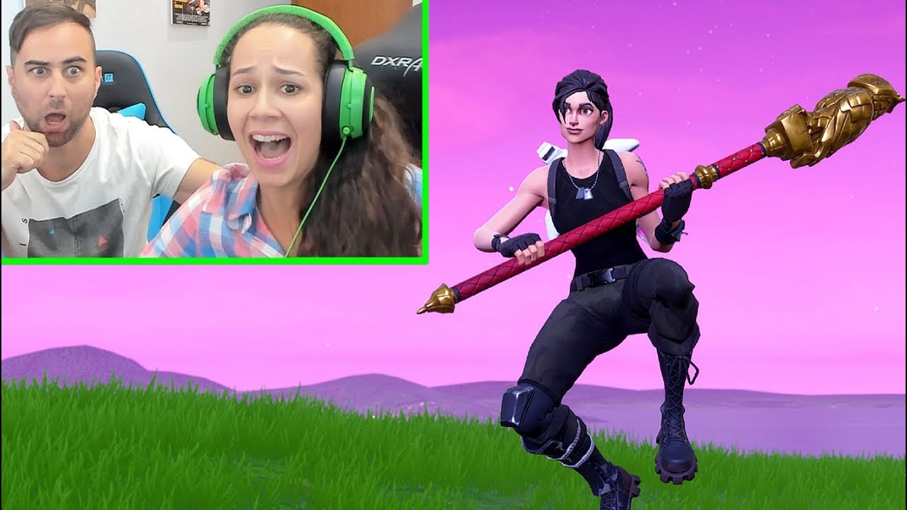 GIRLFRIEND PLAYING FORTNITE FOR THE FIRST TIME! *HILARIOUS* - YouTube