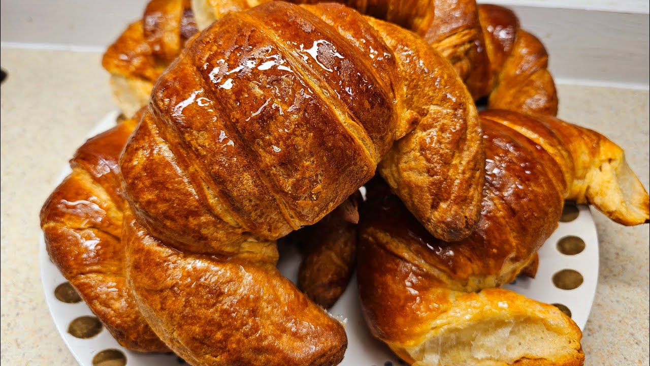 como hacer croissant dulce de mantequilla super esponjados - YouTube