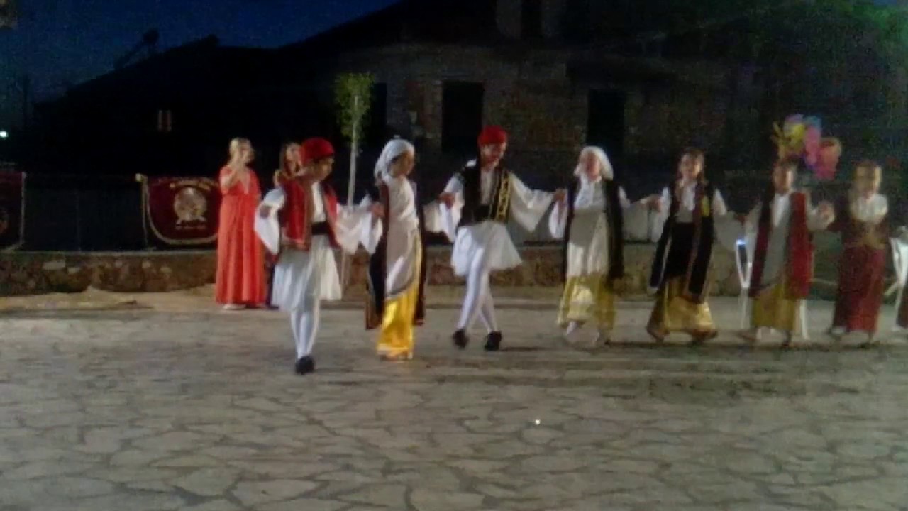 Δημοτικός χορός συρτό στα τρία - YouTube