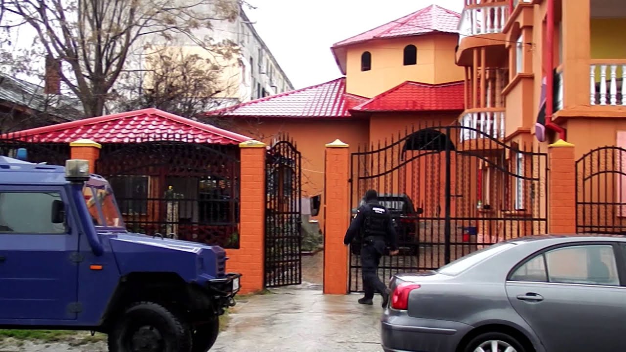 Imagini perchezitii la camatari - YouTube