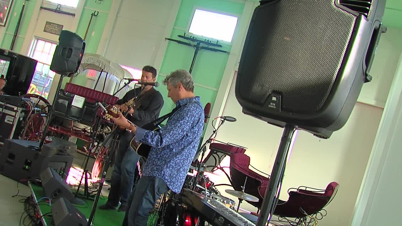 Anchormen Stephen Clark and Devin Scillian play Mackinac Island's Grand ...