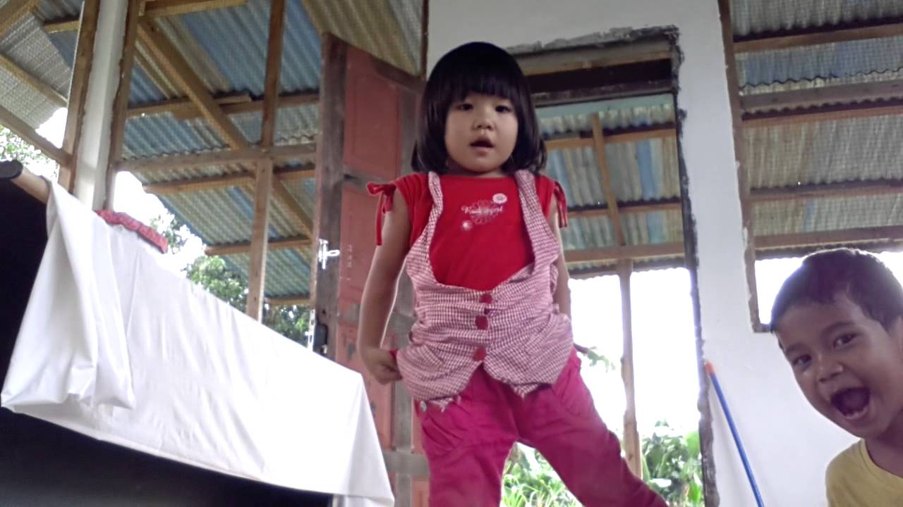 Keysia,rafa,viTo,sarah menari cherrybell♡ ♡ - YouTube