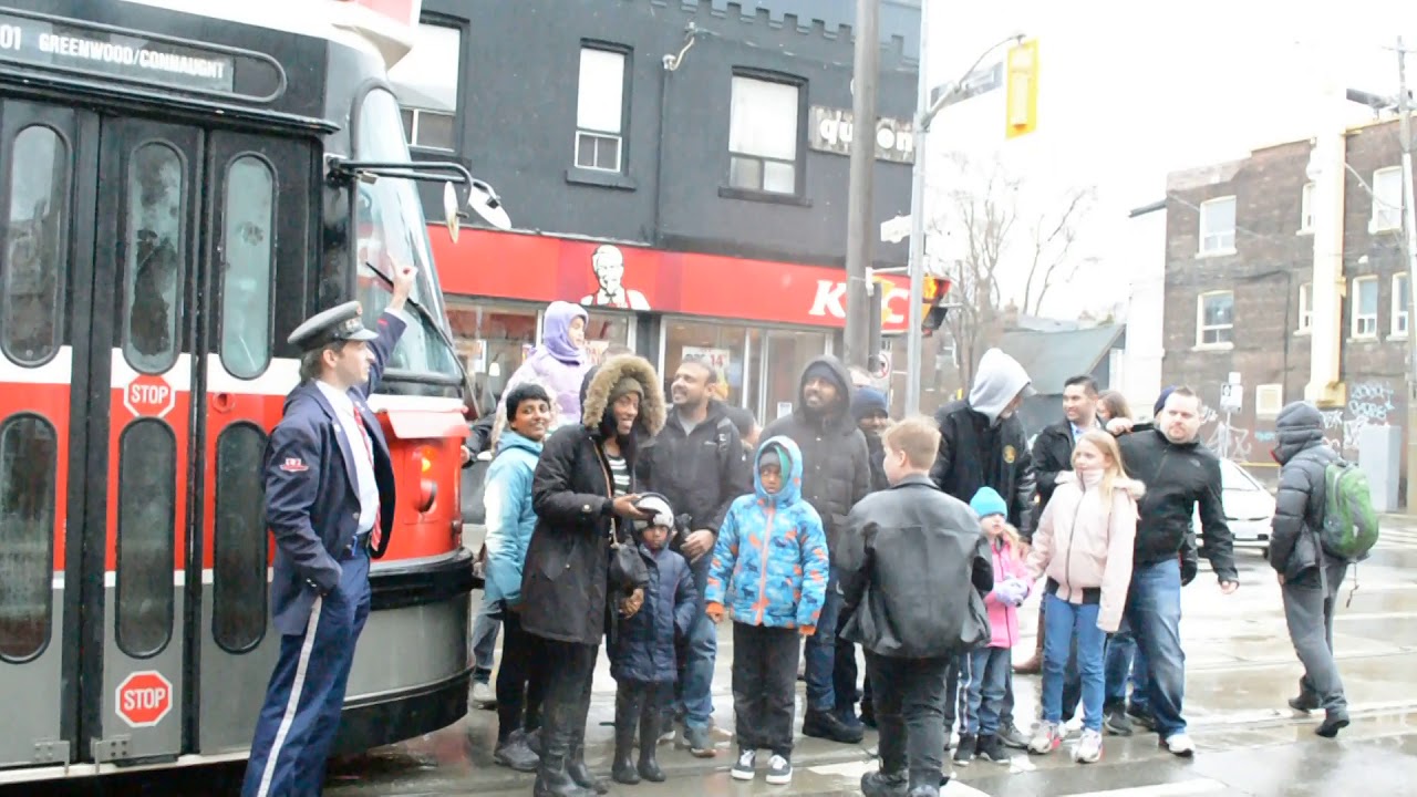 TTC streetcar and riders of last old style car 4081 last ride. - YouTube