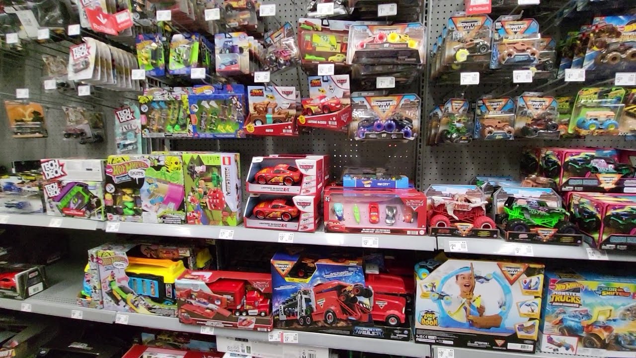 QUICK LOOK AT CARS DISNEY PIXAR TOYS - LIGHTNING MCQUEEN RC - TALKING ...