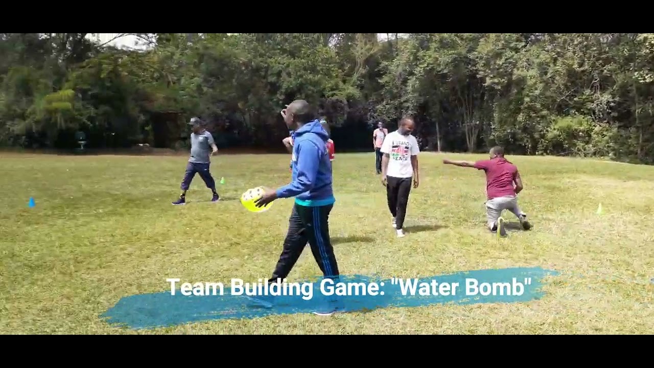 Team Building Activity: Water Bomb - YouTube