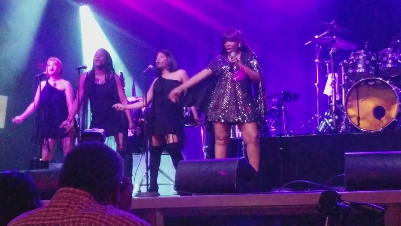 Signature Live band "Proud Mary" - YouTube