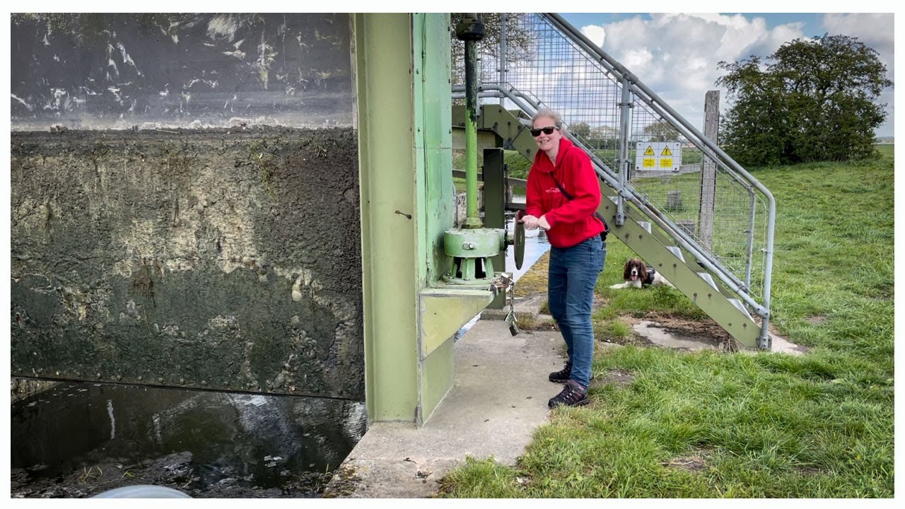 383 - Fun and Games and Planes on the Sleaford Navigation - YouTube