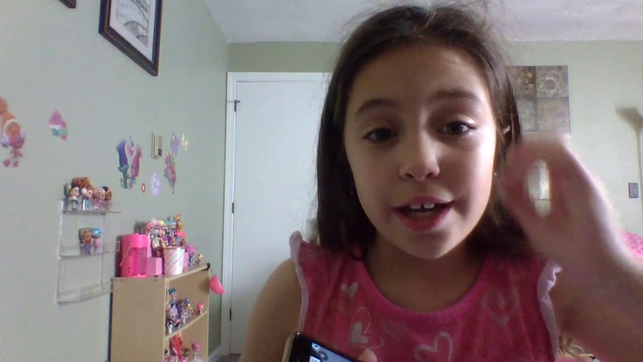 queen m plays fashion famous - YouTube