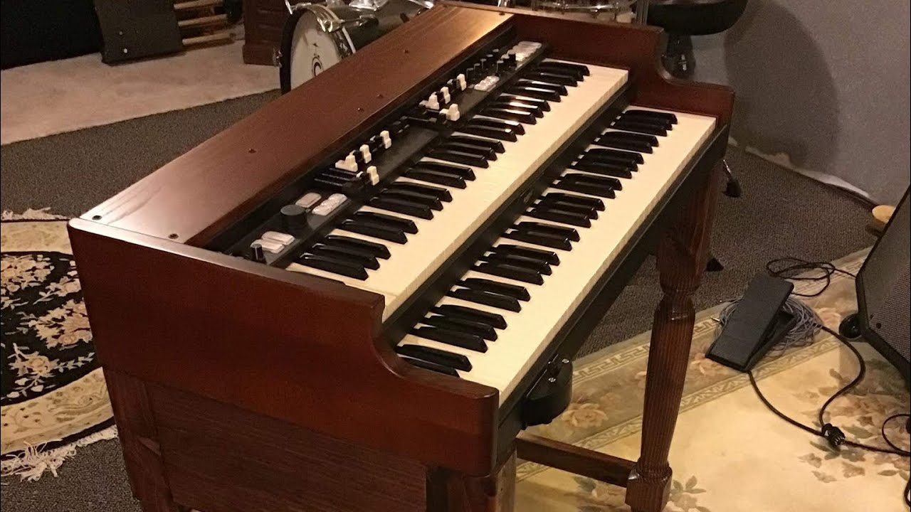 Crumar Mojo Classic Organ right out the box - YouTube