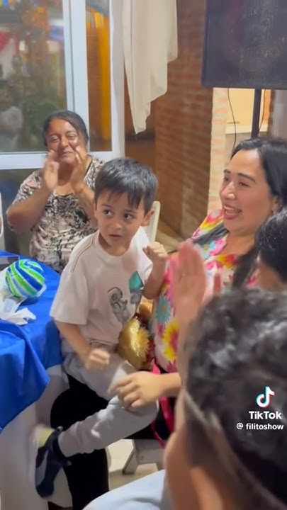 Mira como mueve los hombritos y como se llama usted FE-LI-PE #shorts #viralvideo #felipe #humor ...