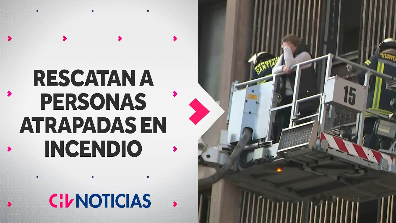 DRAMÁTICO RESCATE de personas atrapadas en incendio de Santiago ...