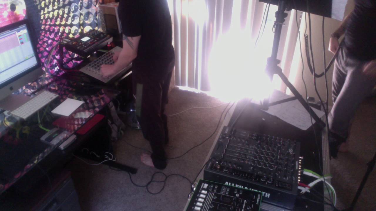 Dark Industrial - (Octatrack, DRM mk3, biscuit, VT3) - YouTube