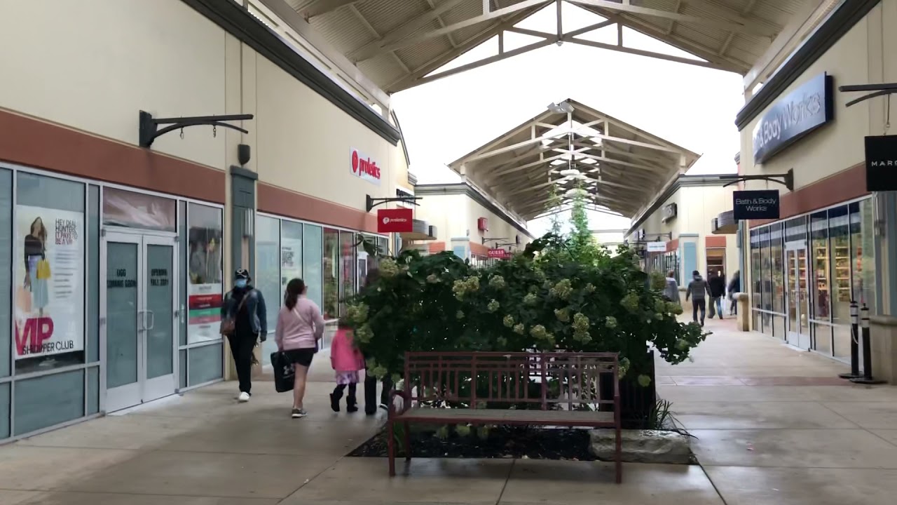 Southeast Wing Of Cincinnati Premium Outlets In Monroe, OH - YouTube