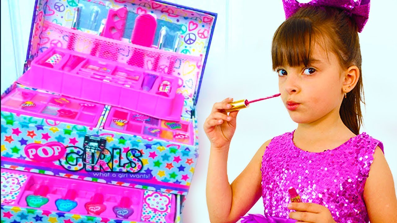 Laurinha brincando de maquiagem ! - Jéssica Godar e Laurinha e Helena ...