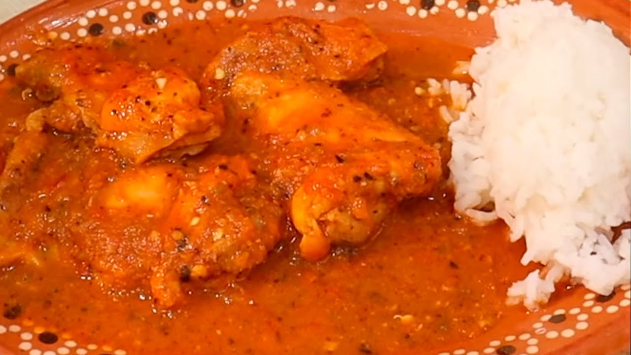 Pollo en salsa tatemada - YouTube
