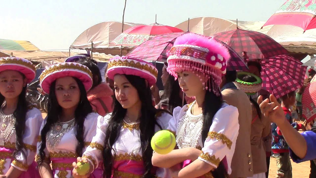 Pretty Hmong Ladies 2014 New Year in Laos - YouTube