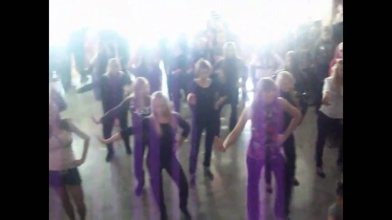 Flash mob. Happy Valentine's Day! - YouTube