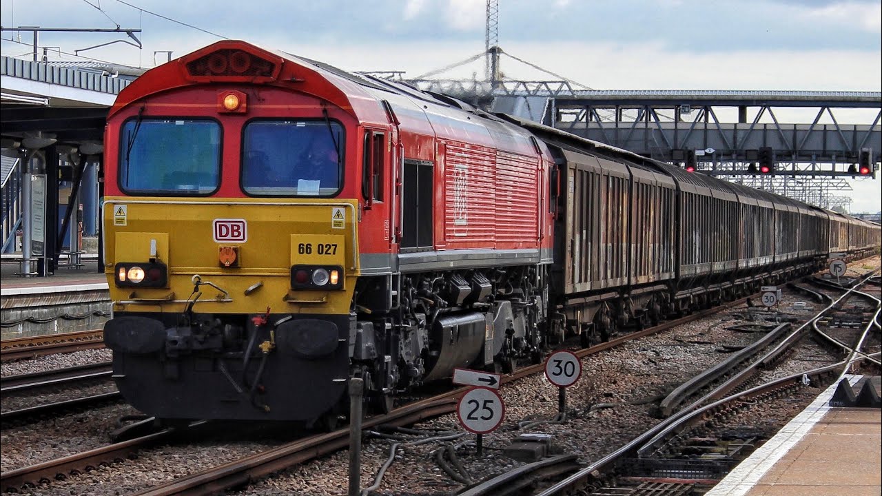 DB Cargo class 66027 passing through Ashford International working 6Z47 ...