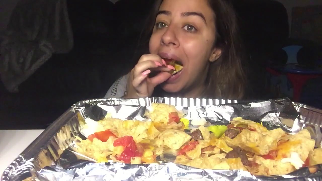 Quick Thought & Nachos in my Bata MUKBANG - YouTube