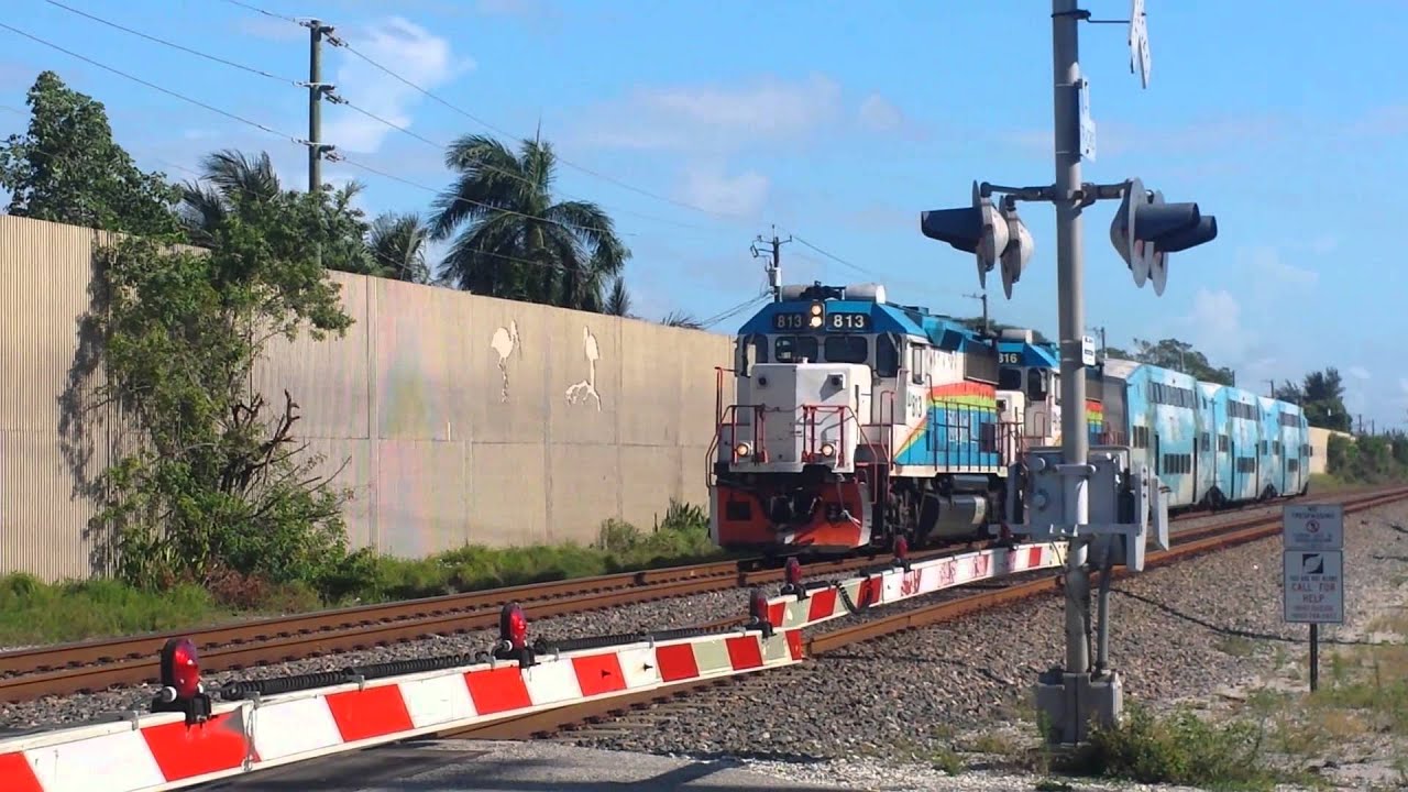 TriRail P619 #38 w/ open Safetran Gate Mechanism - YouTube