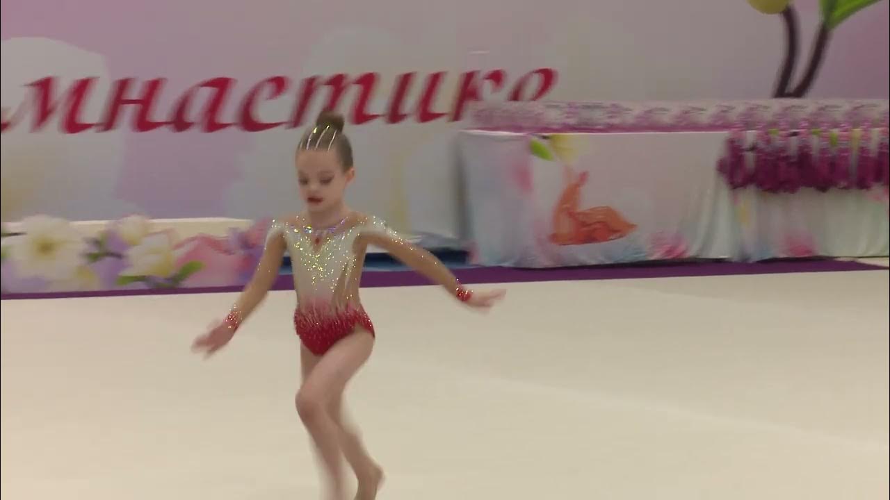 первый танец. Дарина 2018г.р. - YouTube