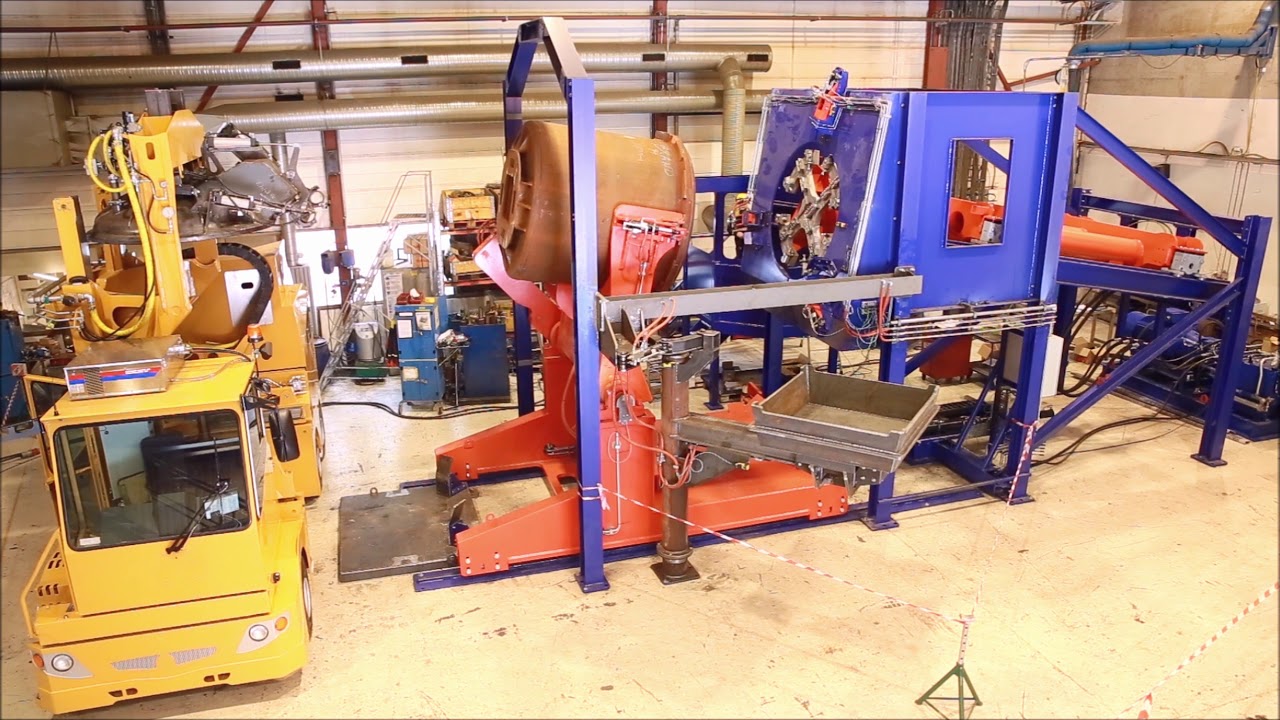 Crucible Cleaner for Metal Tapping Vehicle - YouTube