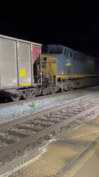 CSX 3 engine empty coal dropping the signal in Connellsville PA #train #railway #railroad #coal ...