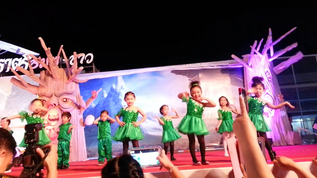 Pearly show at School Event 19 December 2013 - YouTube