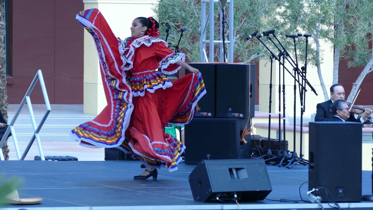 Folk dance of Mexico - YouTube