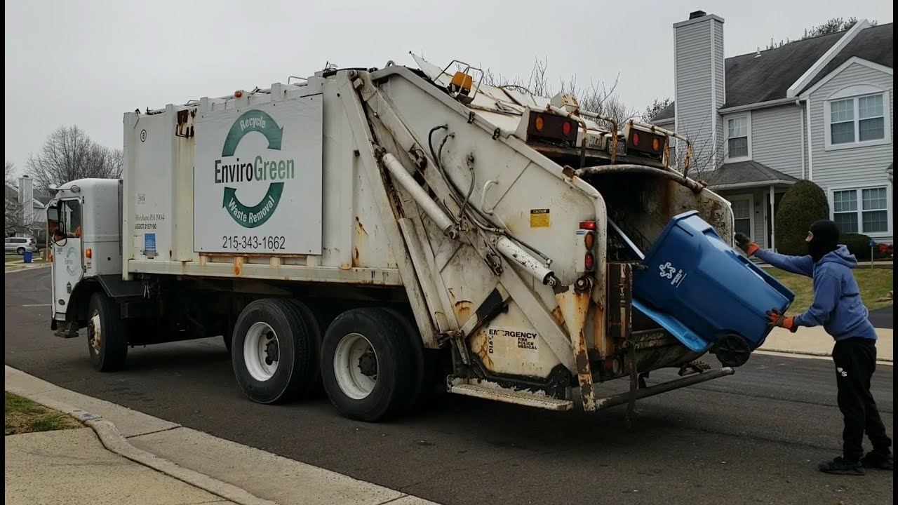 EnviroGreen: Old Pete 320 Leach Alpha rear loader - YouTube