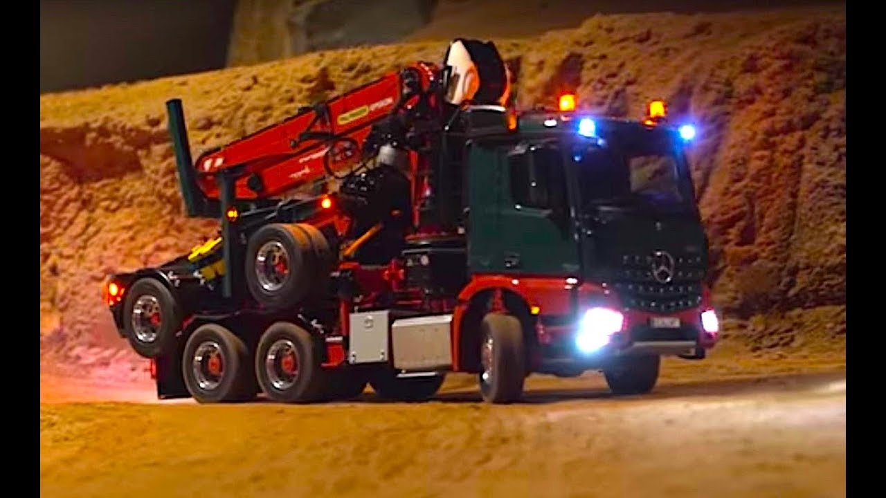 World's FIRST RC TIMBER TRUCK MERCEDES DRIVING BY AT NIGHT - ScaleART ...