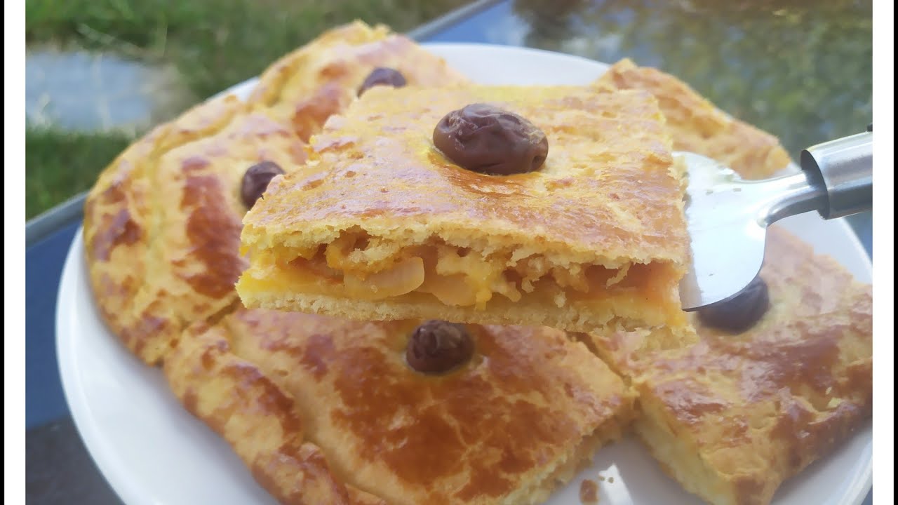 coca algérienne à la tomate et oignons / pizza couverte #ramadan - YouTube
