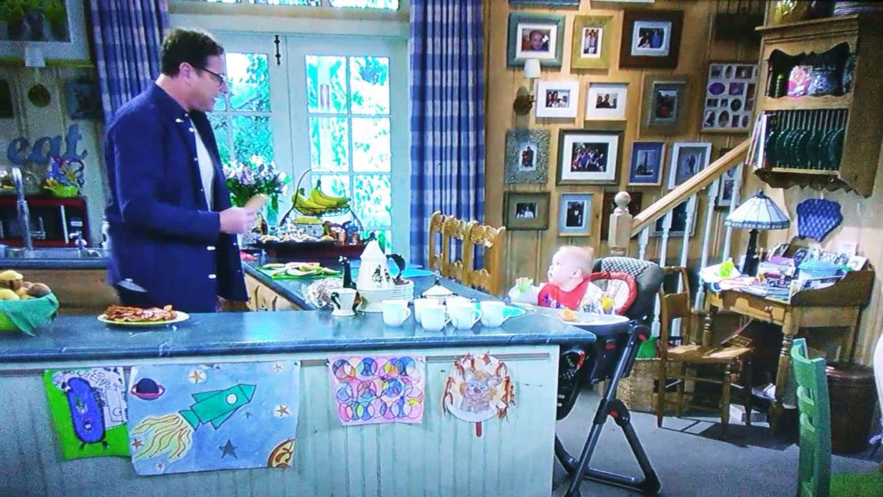 Fuller House/S1 E1 "Our very first show again" part 1 - YouTube