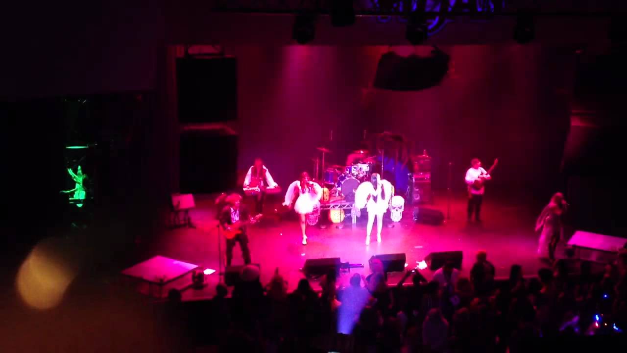 Sirens Crush at Viejas - YouTube