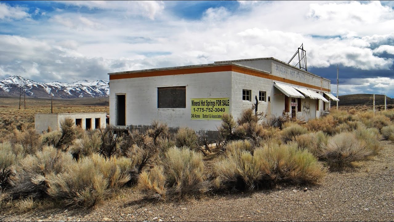 Exploring an abandoned Hot Springs Resort in the Desert - YouTube