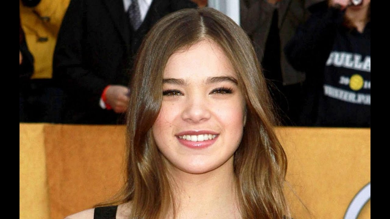 Hailee Steinfeld in super act and smile photos gallery - YouTube