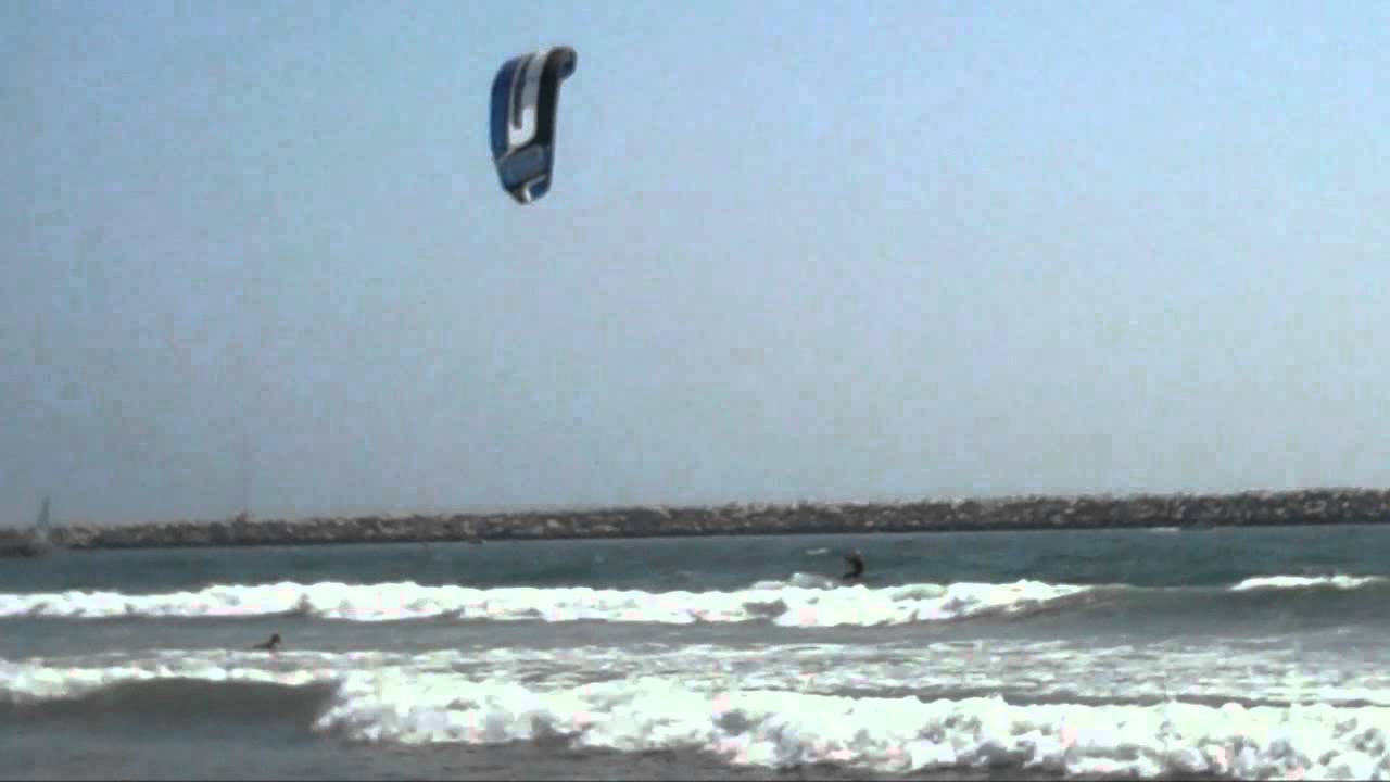 HD Parachute Windsurfer Ocean Surfing Venice Beach Waves - YouTube