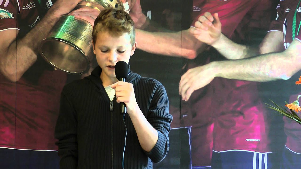 Leon Volz - Spieler am Deutschen Fußball Internat stellt sich vor - YouTube