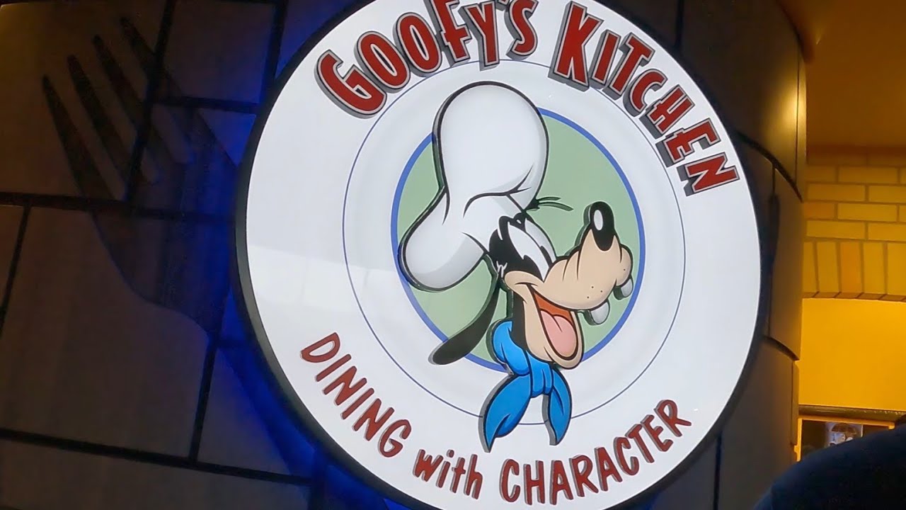 Breakfast at Goofy's Kitchen in the Disneyland Hotel California - YouTube