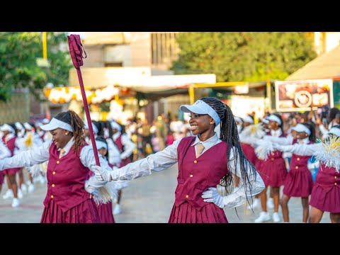 Majorettes de la paroisse des Martyrs de l'Ouganda ak bamba faye