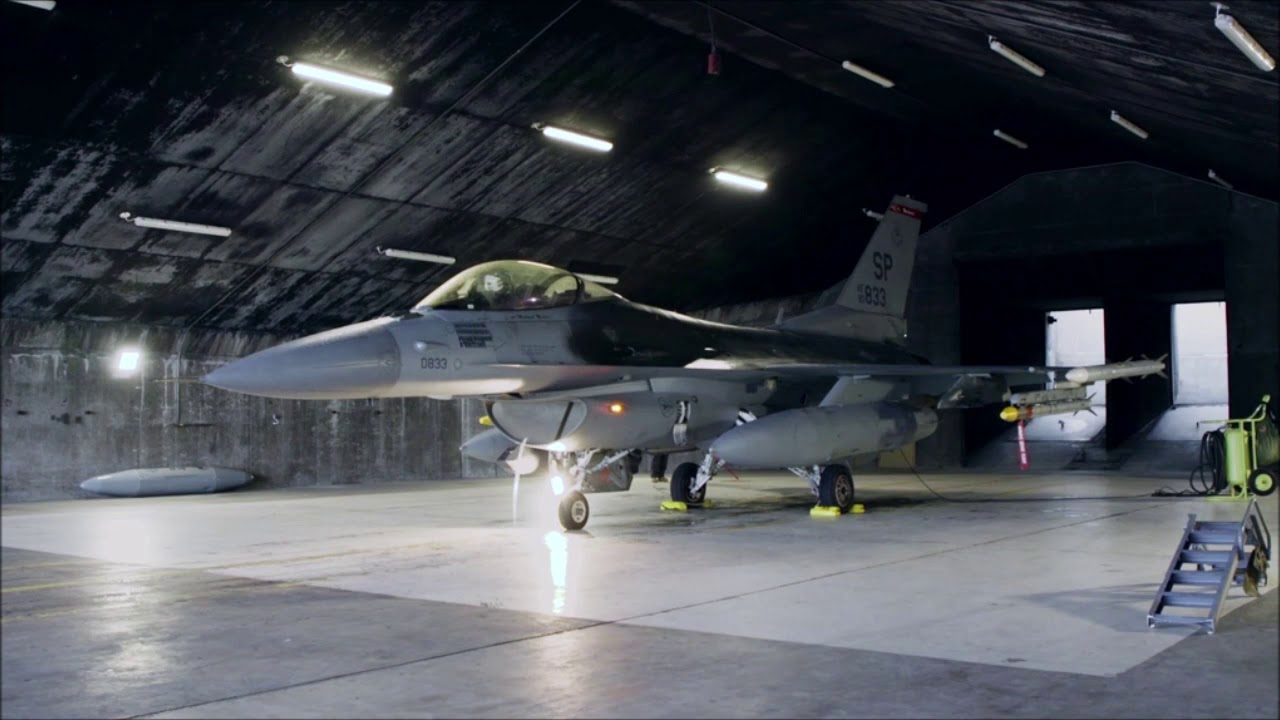 USAF F-16C operations at Keflavik Air Base, Iceland - YouTube