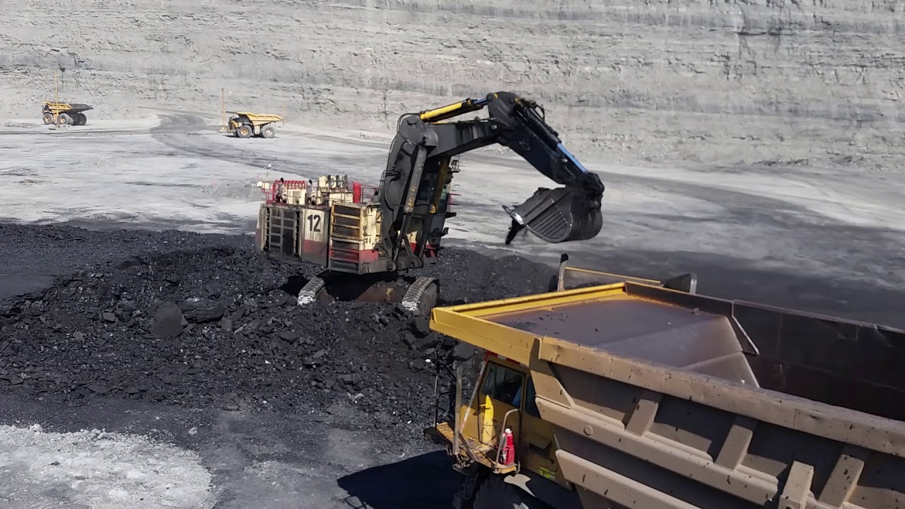 pala demag h185 cargando carbon - YouTube