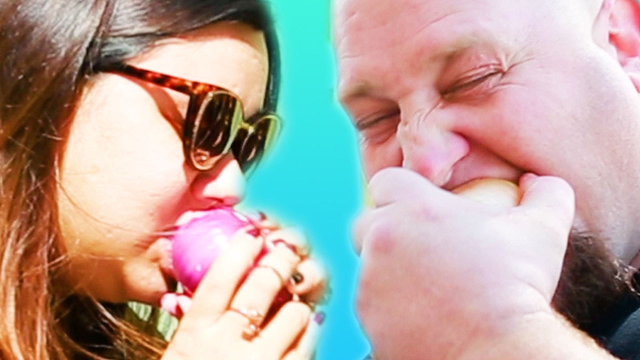People Bite Raw Onions - YouTube
