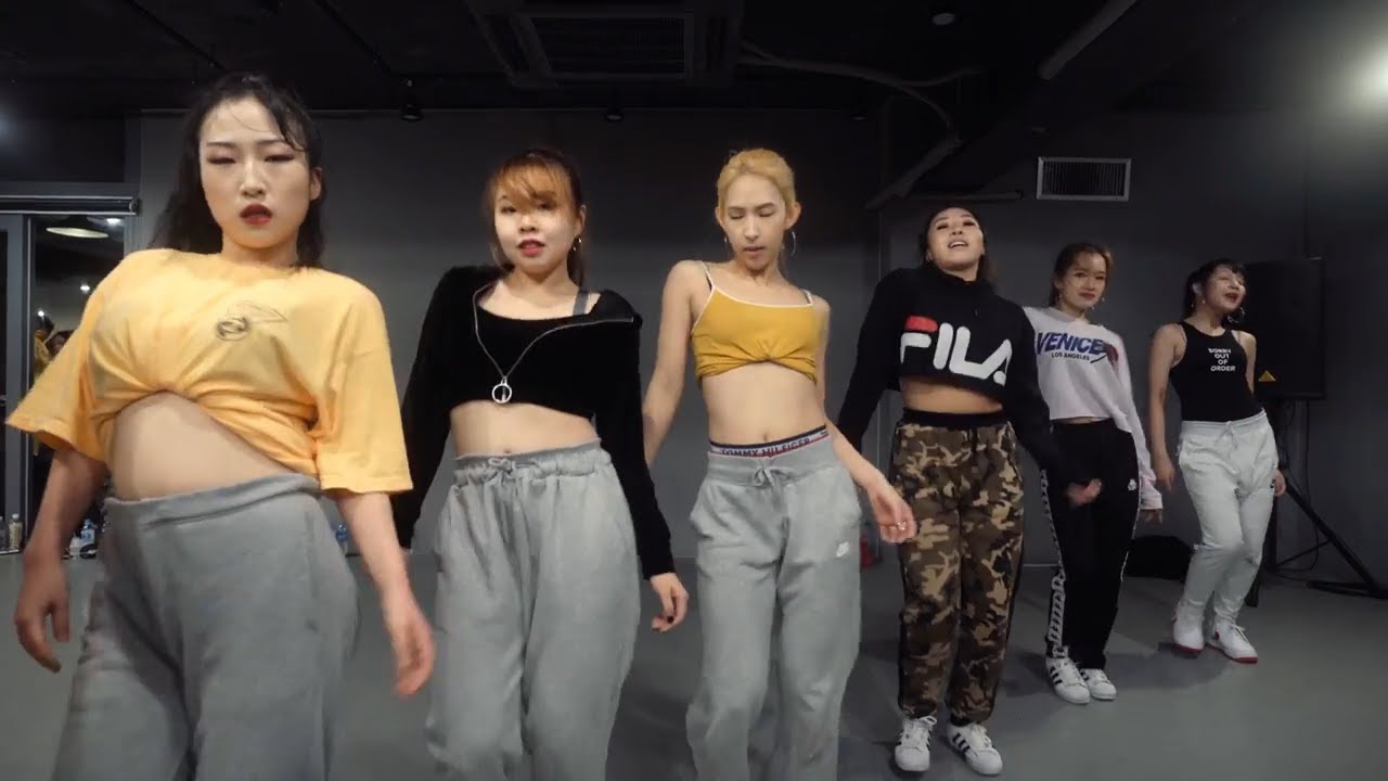 7 rings Way Back Home - Dance Cover || and 1MILLION Dance Studio - YouTube