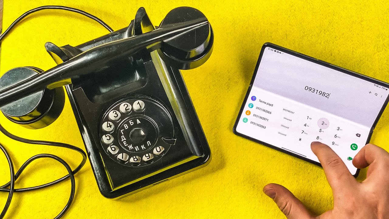 Old Disc Phone vs. Samsung Z Fold 3 Incoming call & Outgoing call (How ...