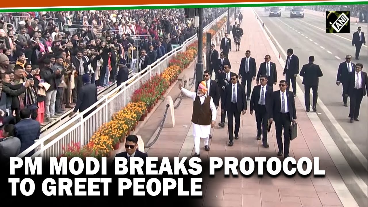 Republic Day 2024 | PM Modi breaks protocol, greets people at Kartavya Path - YouTube