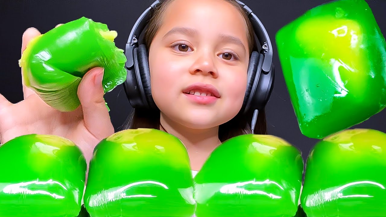 GREEN SQUISHY CAKES | Mini Phan Club - YouTube