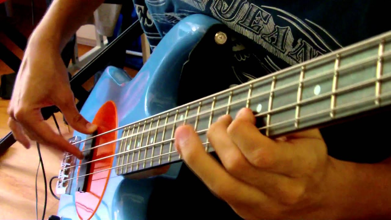 Simple FleaBass Funk - YouTube